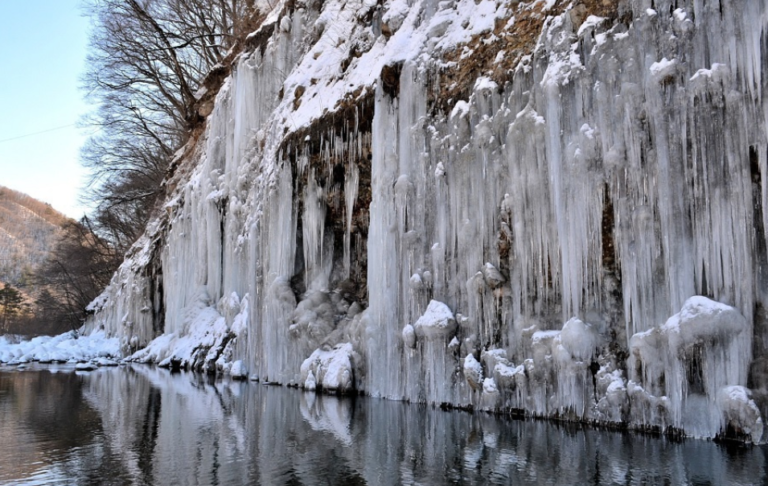 さわみずこおりつめる